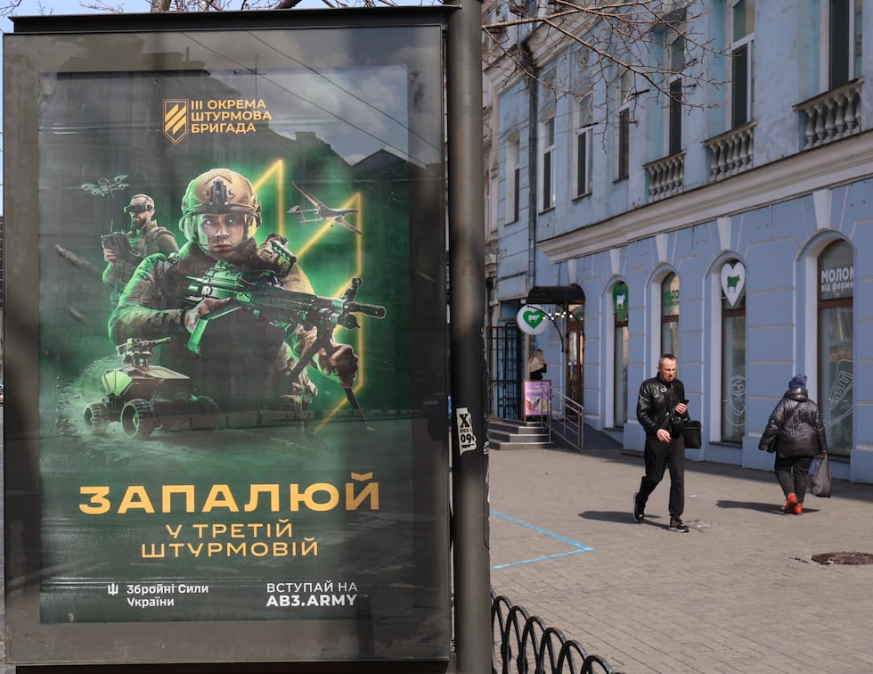 Salaries, benefits and promotions: Ukraine’s army brigades compete to ...