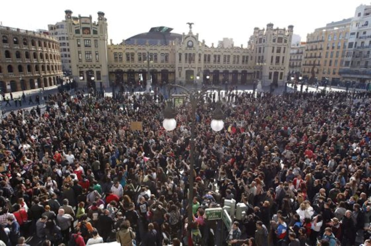 Thousands take to Valencia streets in protest against police violence ...