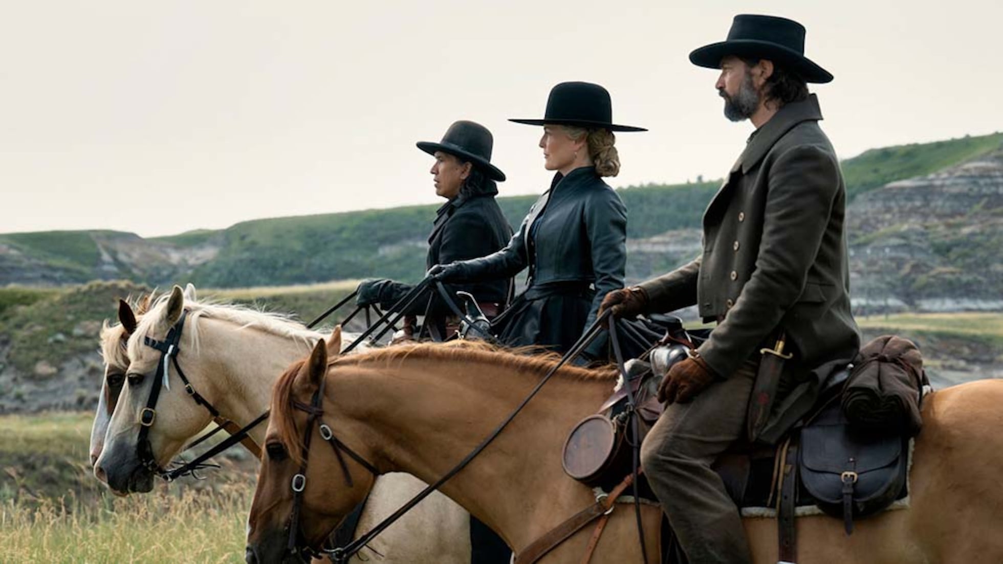 Los abandonados: Gillian Anderson y Lena Headey cabalgan el salvaje ...