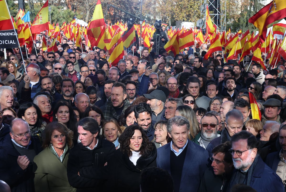 La concentración del Partido Popular contra el Gobierno de Pedro ...