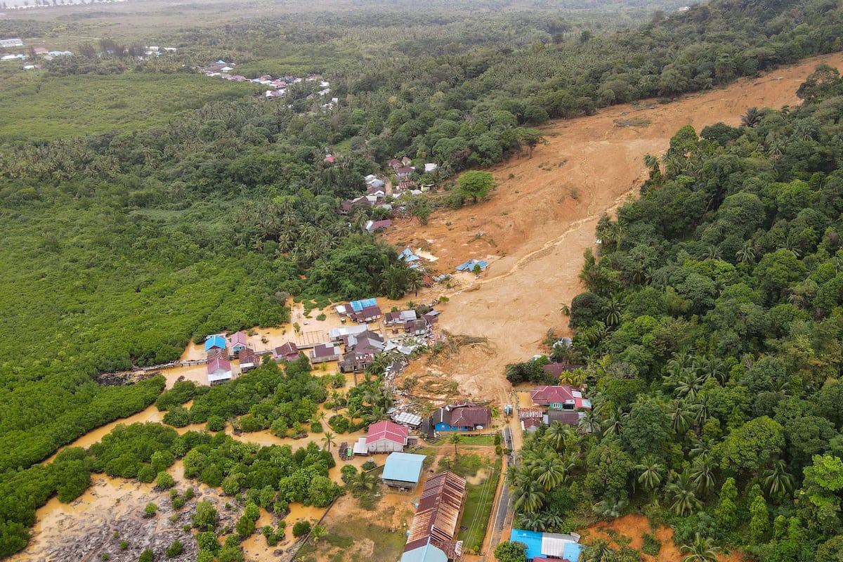 Indonesia landslide death toll hits 32; 22 still missing ...
