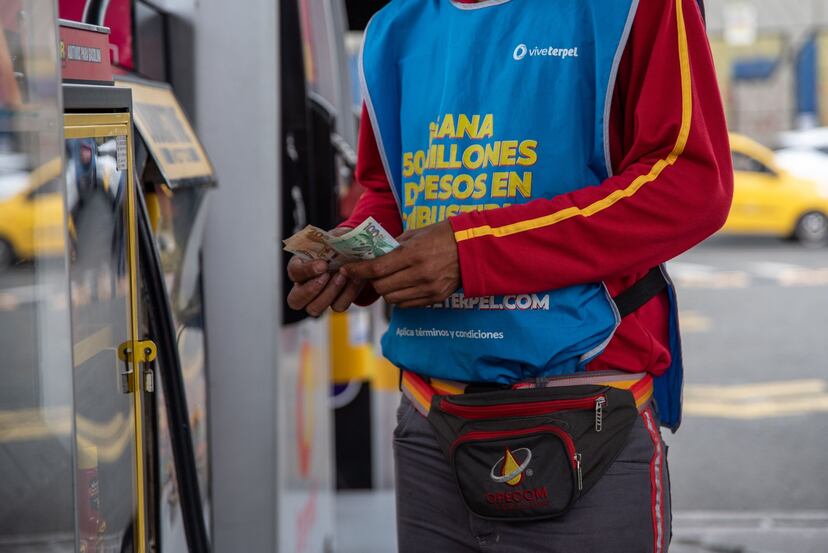 Qué es la prima extralegal y quiénes la reciben | EL PAÍS América Colombia