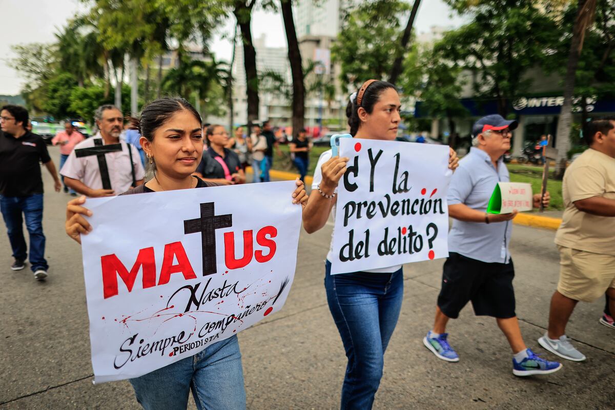 El gremio del periodismo marcha en Acapulco por el asesinato del ...