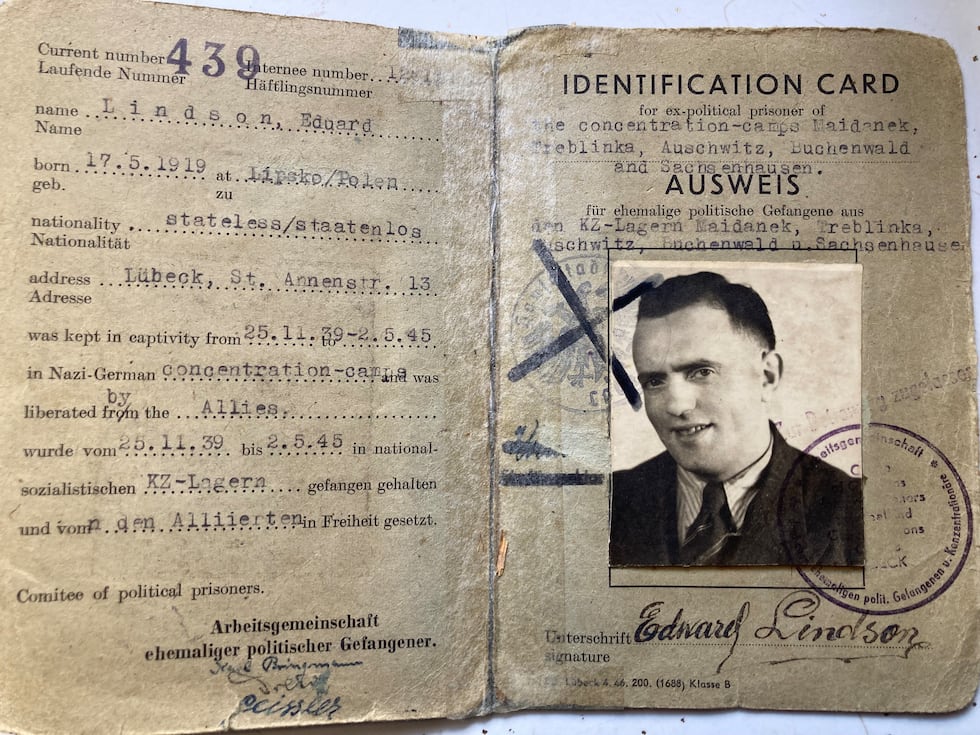 La ‘zona gris’ de Auschwitz: Primo Levi y el destino de los presos del ...