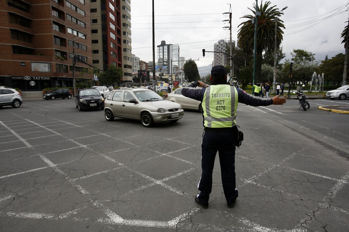 Massive blackout leaves Ecuador without power for over three hours ...
