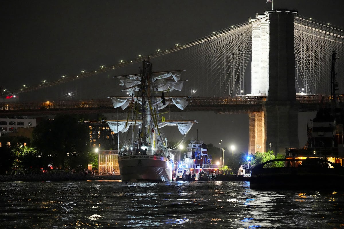 Las imágenes del choque del buque ‘Cuauhtémoc’ con el puente de ...