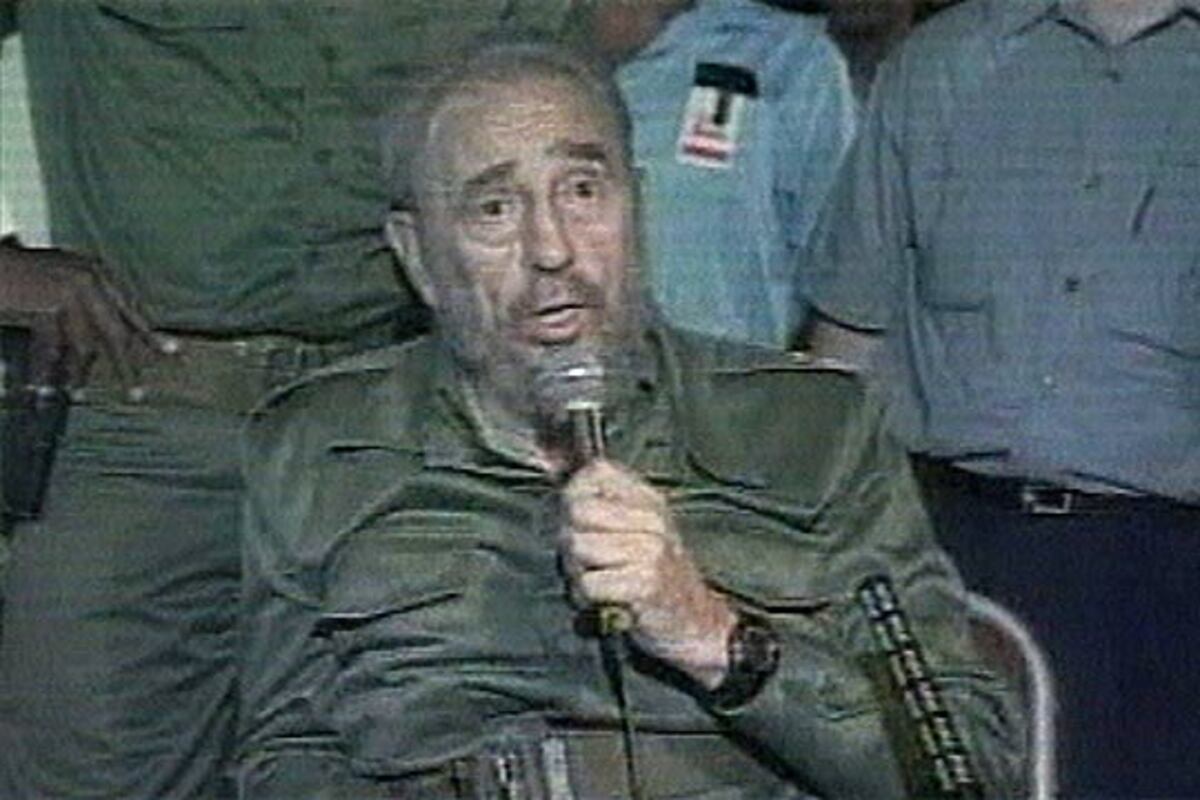 Fidel Castro, tras su caída en Santa Clara | Internacional | EL PAÍS