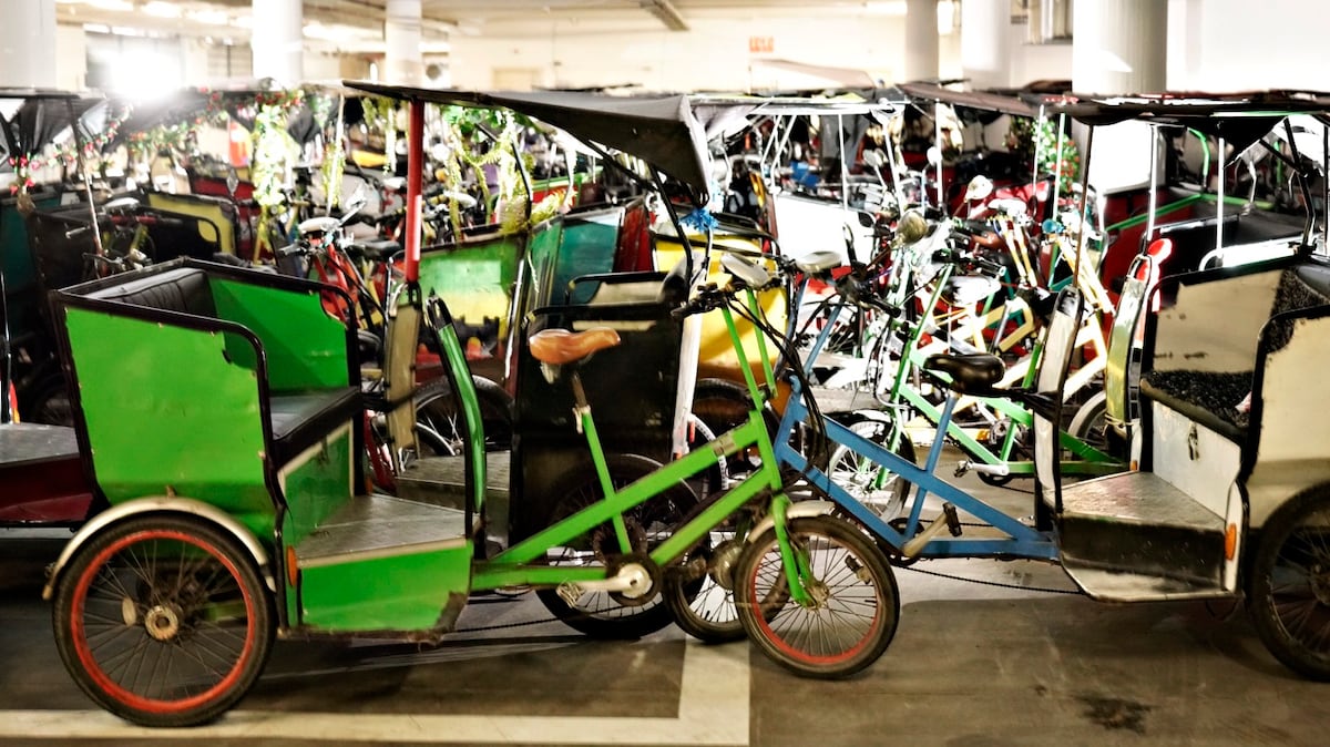 El bicitaxi ya es historia en Barcelona | Noticias de Cataluña | EL PAÍS