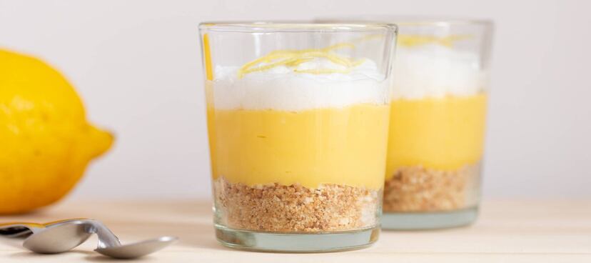 Vasitos de crema de limón y merengue | Recetas | Gastronomía | EL PAÍS