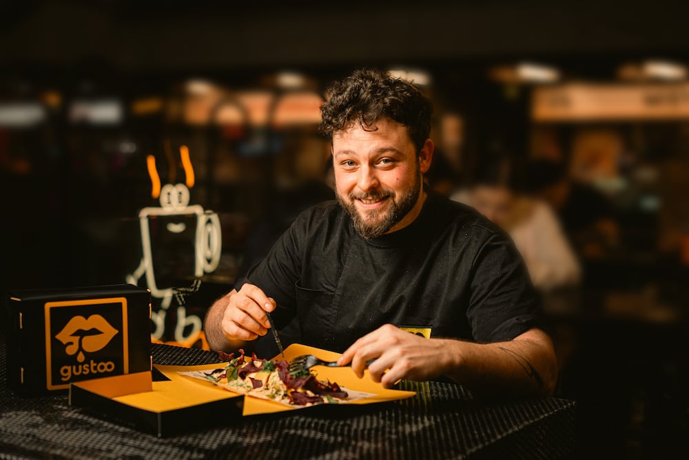 El cocinero de Chueca que dará de cenar a Bad Bunny esta noche en el ...
