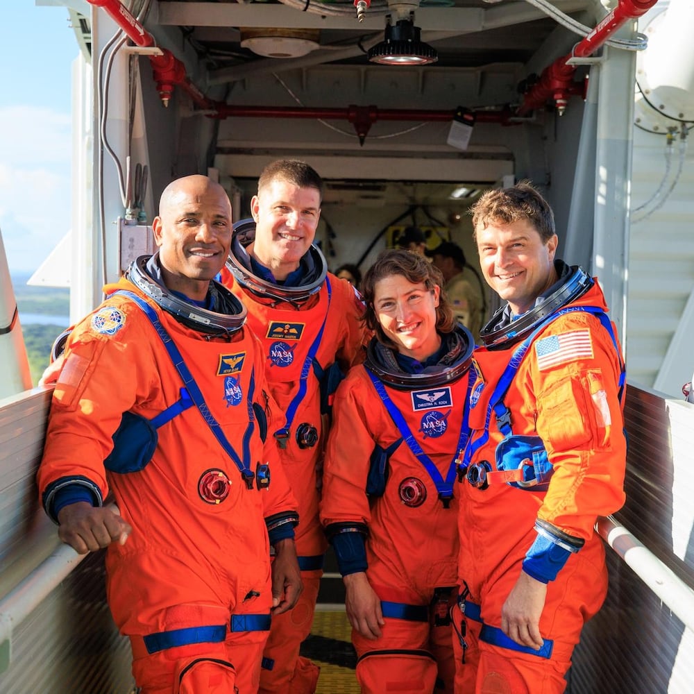 La NASA se prepara contra reloj (y con riesgos) para el primer viaje ...