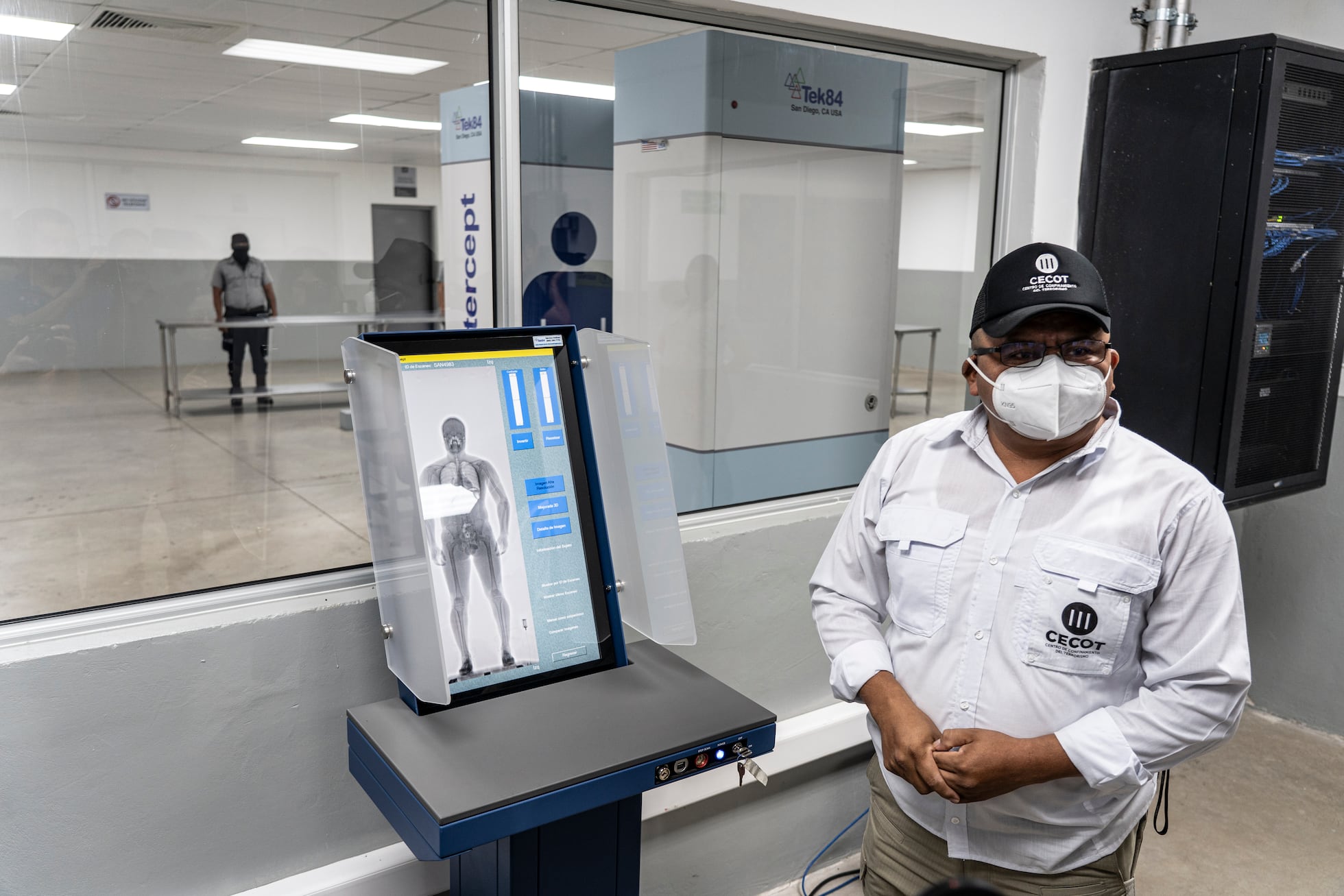 Photos: A tour of Nayib Bukele’s mega-prison | Fotos | International ...