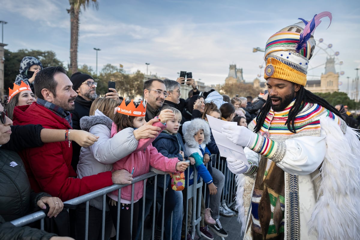 Los Reyes Magos en la cabalgata de Barcelona: “Deseamos paz para la ...
