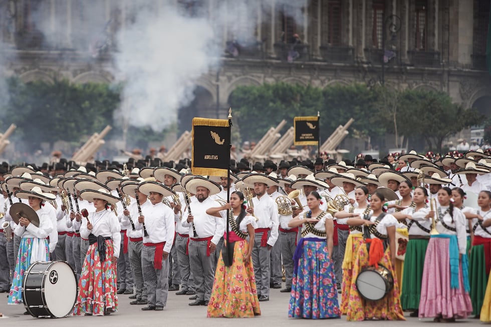 El desfile por el 114 aniversario de la Revolución Mexicana, en imágenes | Fotos | EL PAÍS México