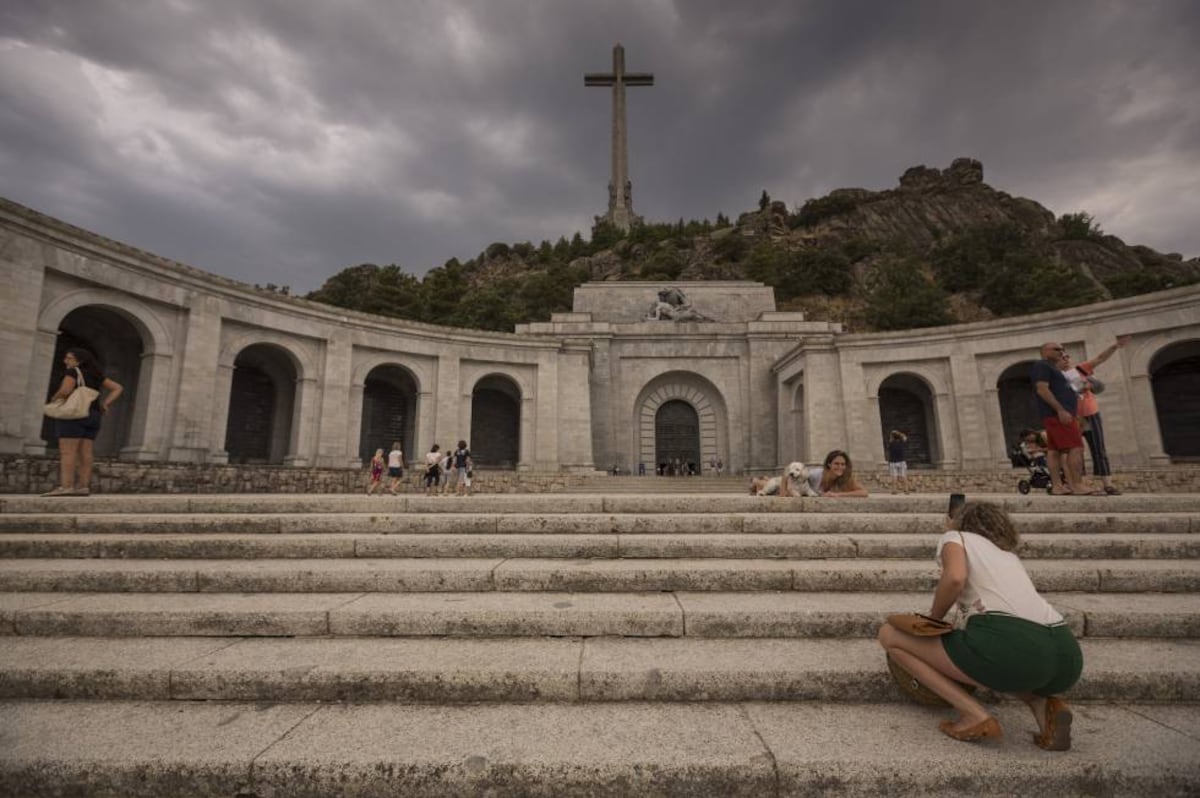 Valley of the Fallen: Spanish Cabinet approves decree to exhume Franco ...