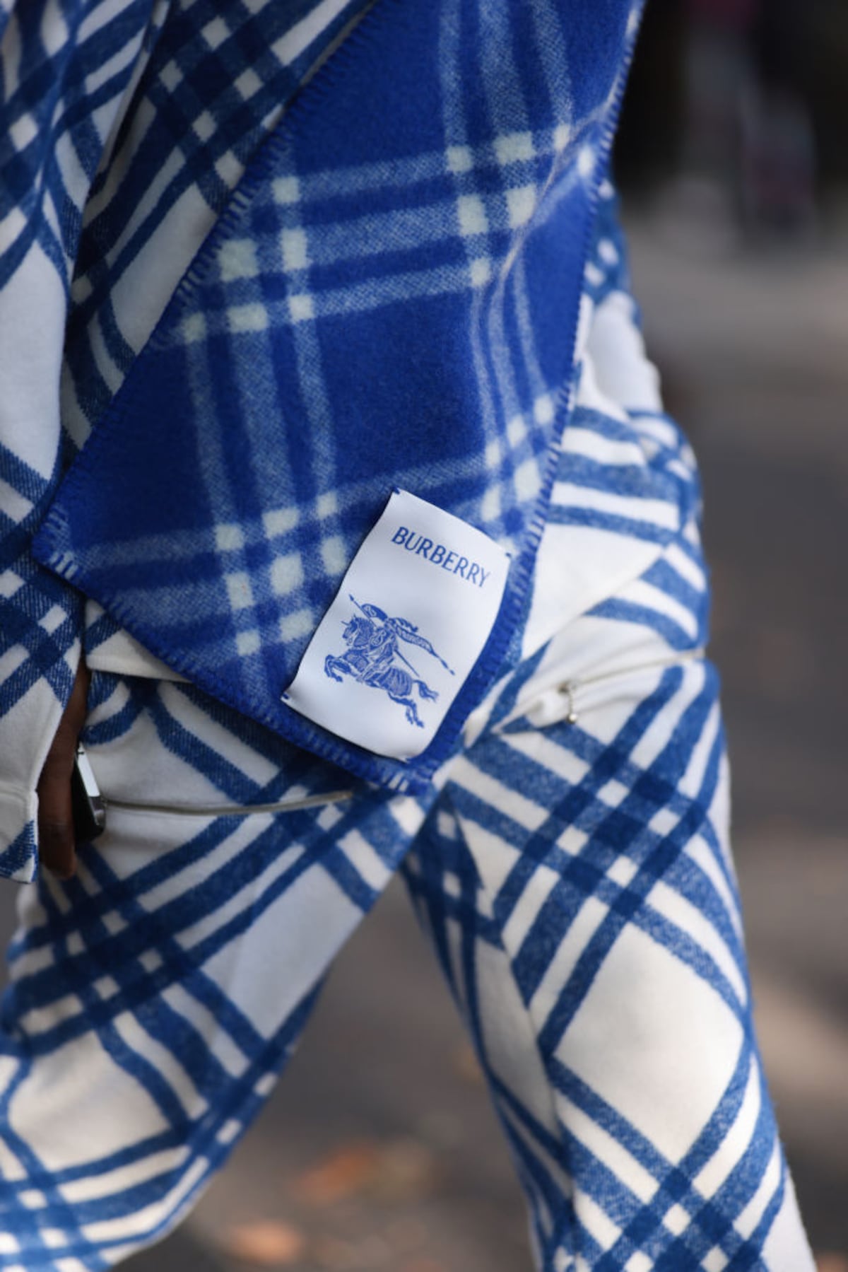 ¿Por qué Hermès es naranja, Gucci granate y Burberry azul? Cómo las ...