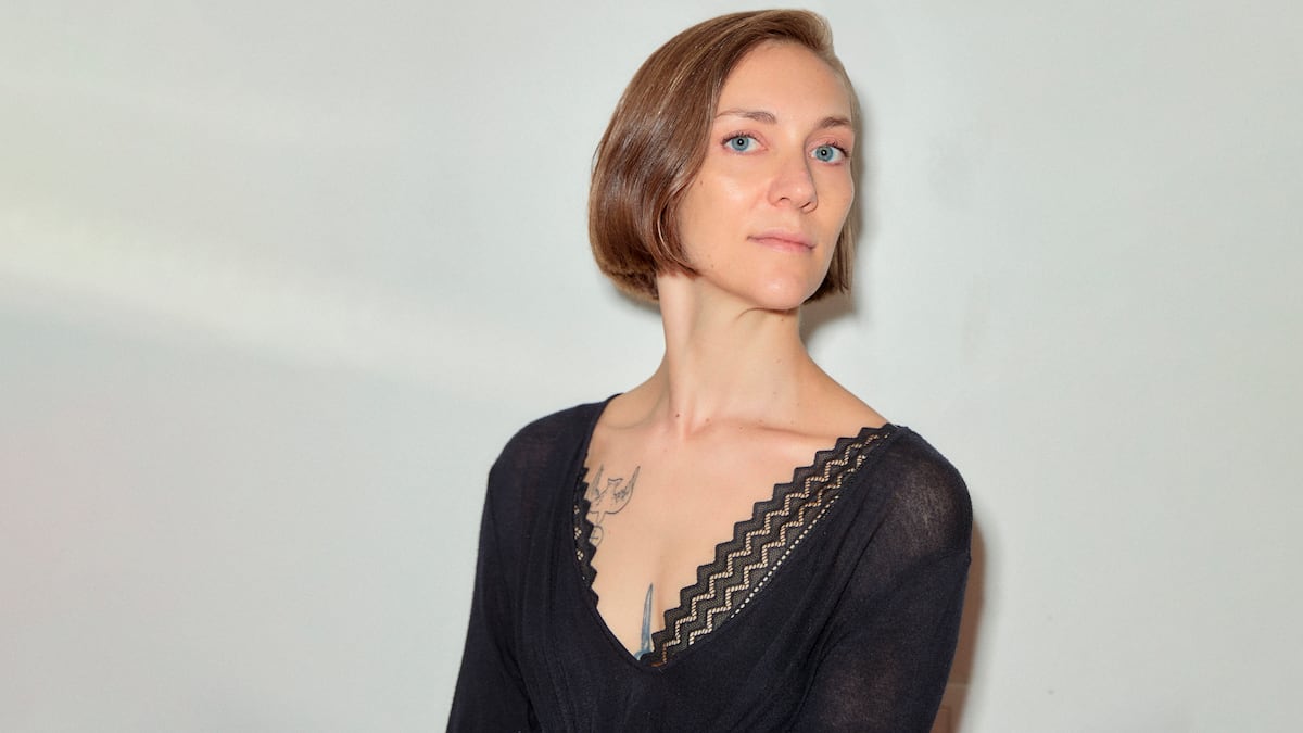 Catherine Lacey, escritora: “Nos cuesta aprender que es absurdo culpar a los demás por nuestros ...