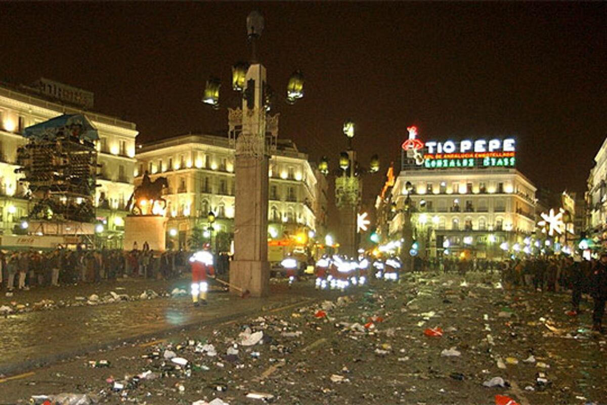 La Puerta del Sol, con el cartel de Tío Pepe al fondo, en una ...