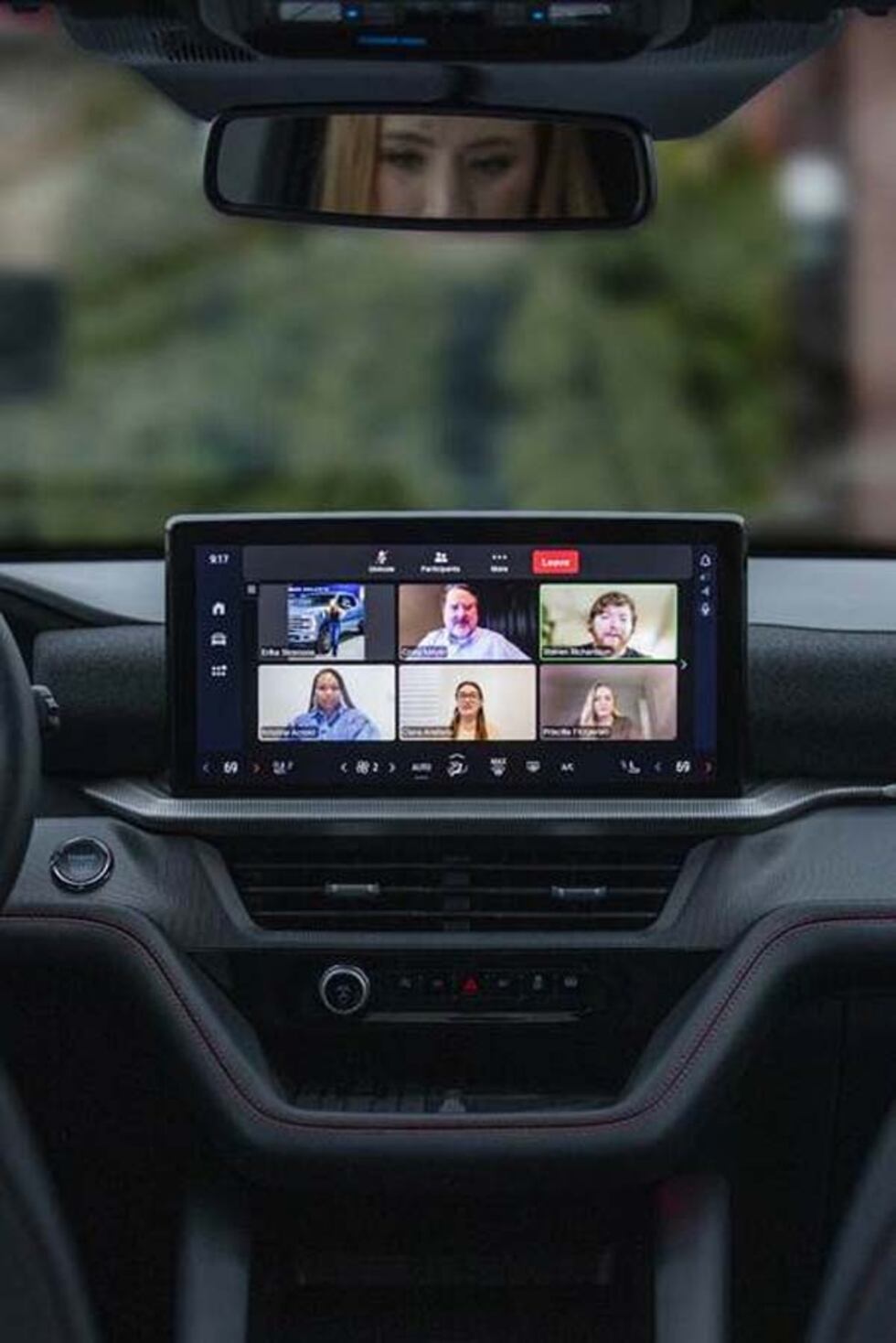 ¿Reuniones desde el coche? Ya es posible gracias a Zoom en colaboración ...