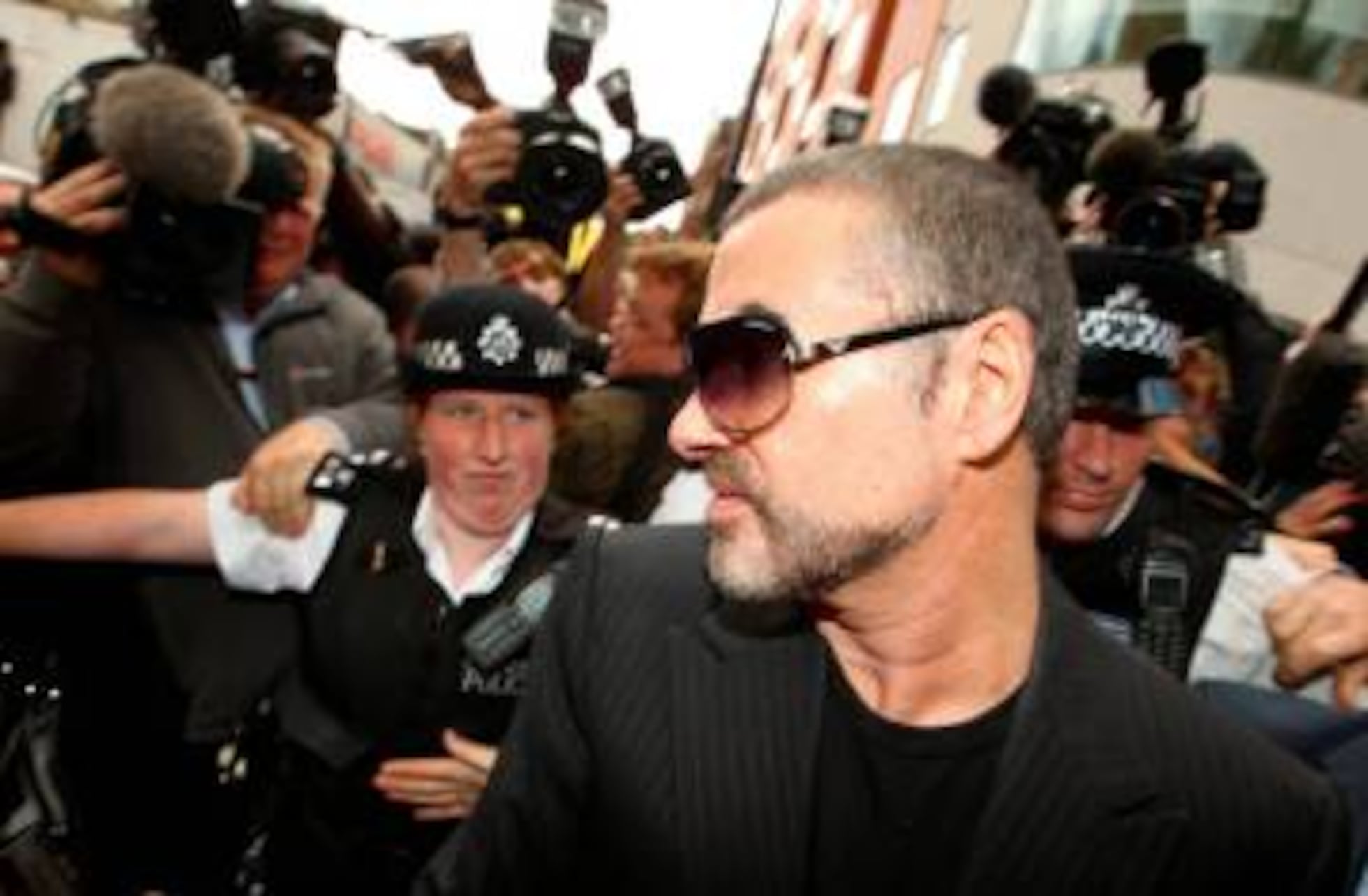 Y George Michael convirtió en arte el incidente con un policía en un ...