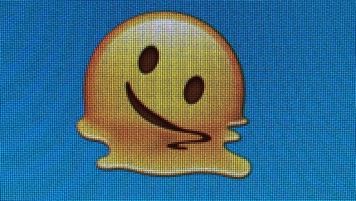 Este emoji (derretido) representa todo lo que nos pasa este verano ...