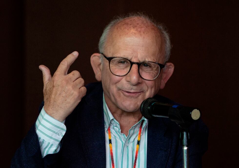 Yamada yang dildo set up through the assistant via text