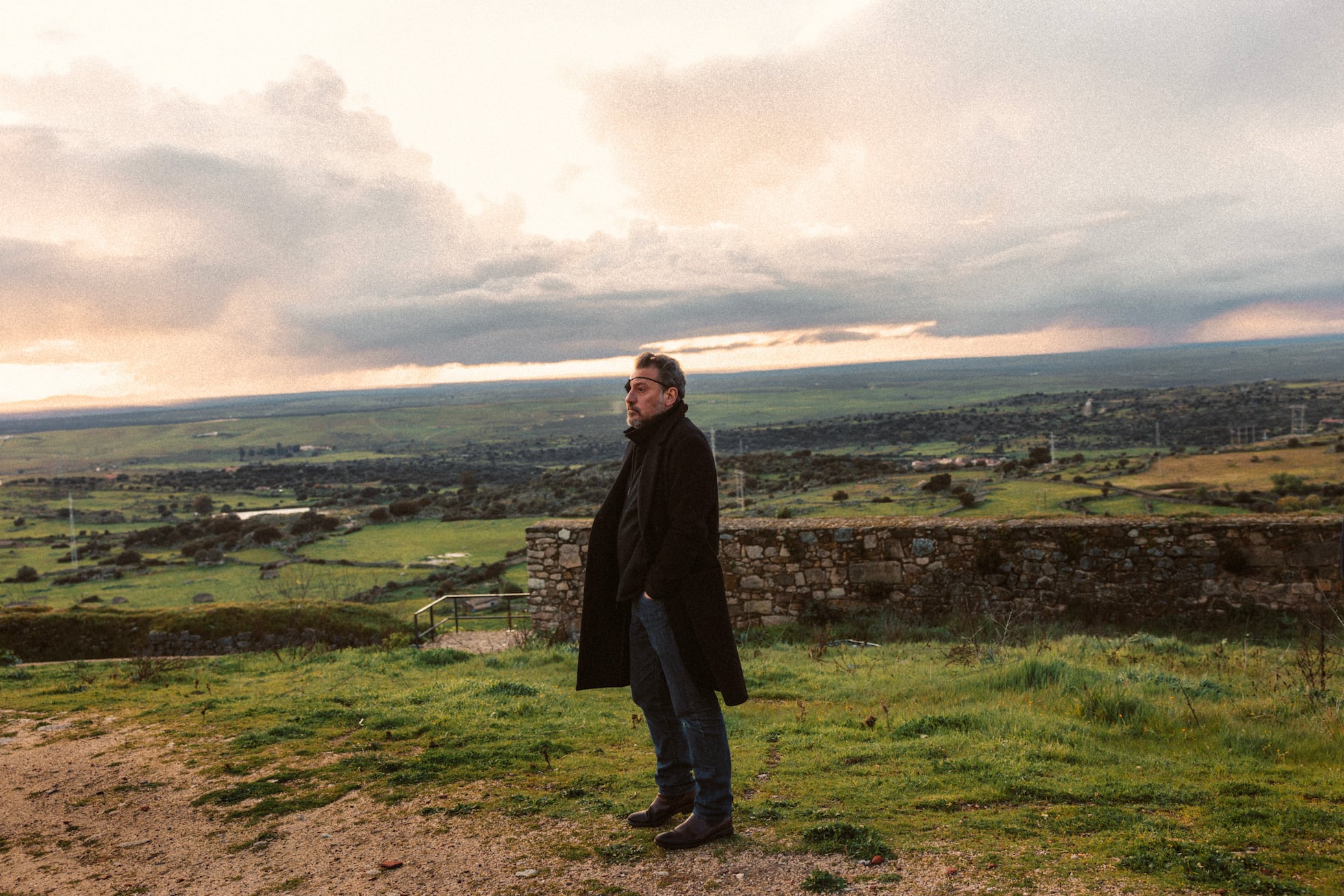 TIM : Ray Loriga, retrato de un escritor en el exilio voluntario: “En ...