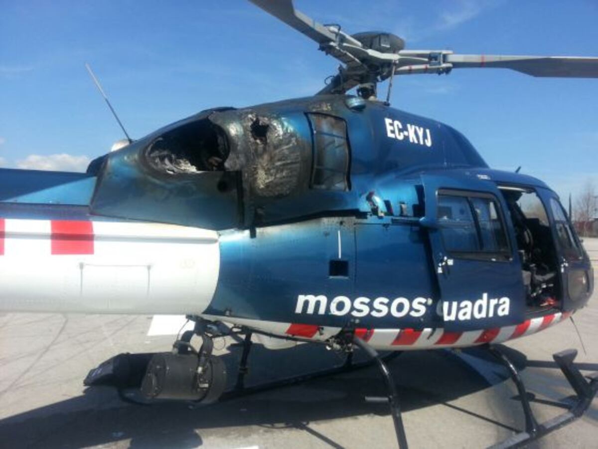 Aterrizaje de emergencia de un helicóptero de Mossos en Montmeló ...