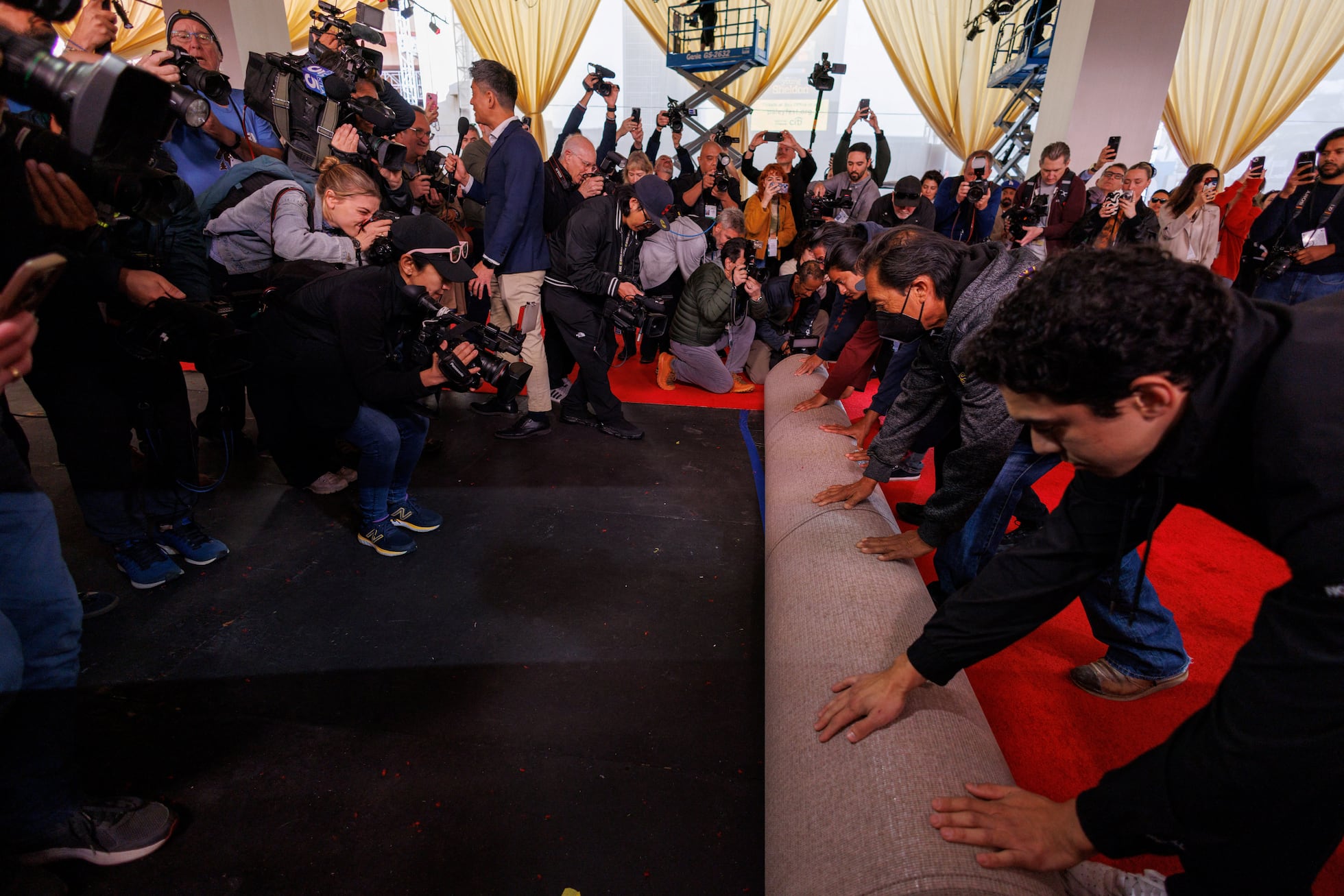 The star of the Oscars is ready: Hollywood rolls out the red carpet at ...
