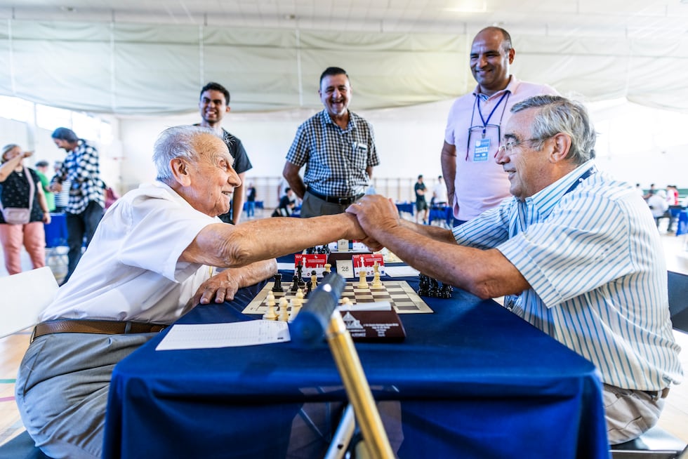 Manolín, the world’s oldest active chess player at 104 | Sports | EL ...