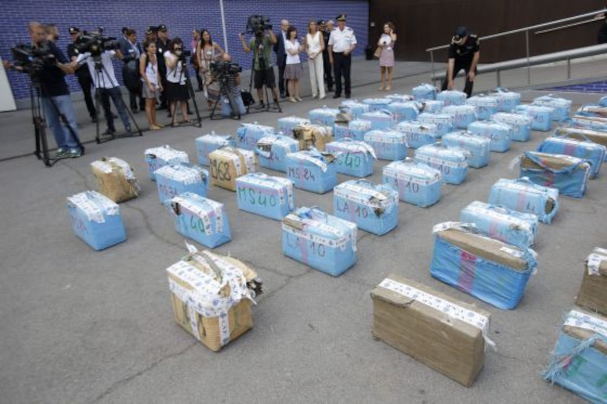 Twitter drug busts: Twitter helps Spanish police make more than 800 ...