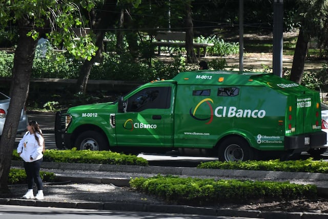 El regulador bancario mexicano multa con 185 millones de pesos a ...