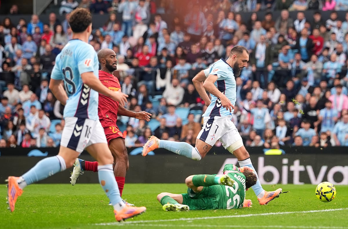 Borja Iglesias hace feliz al Celta ante el Valencia | Fútbol | Deportes ...