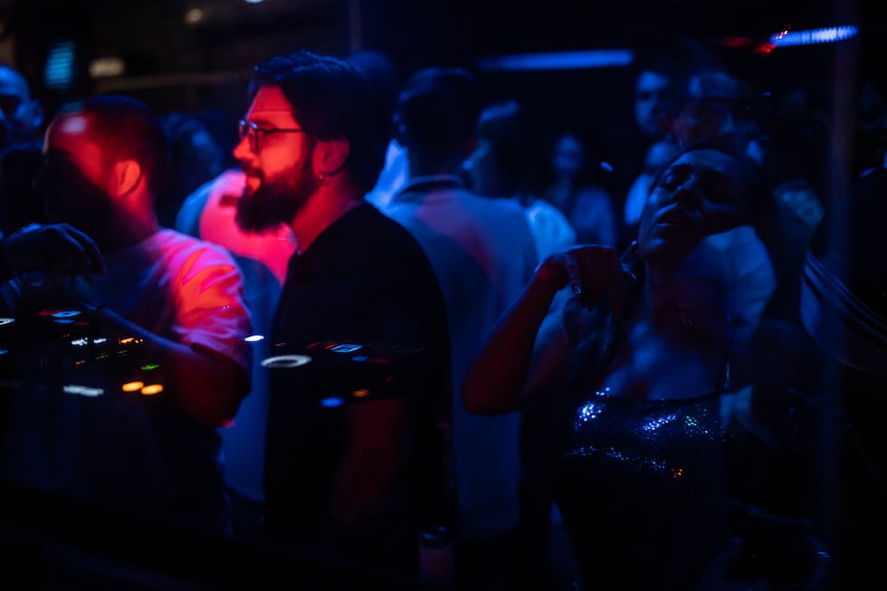 Bad Bunny: Bienvenidos a Perro Negro, el templo del perreo | EL PAÍS ...