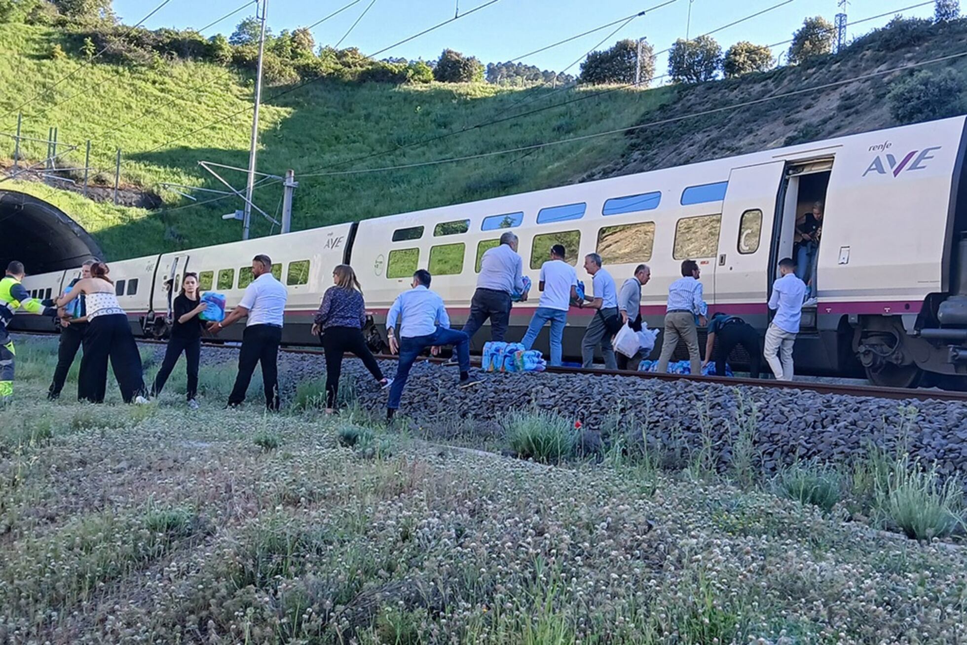 El apagón fuerza a Renfe, Iryo y Ouigo a revisar sus protocolos de crisis y a incrementar la ...