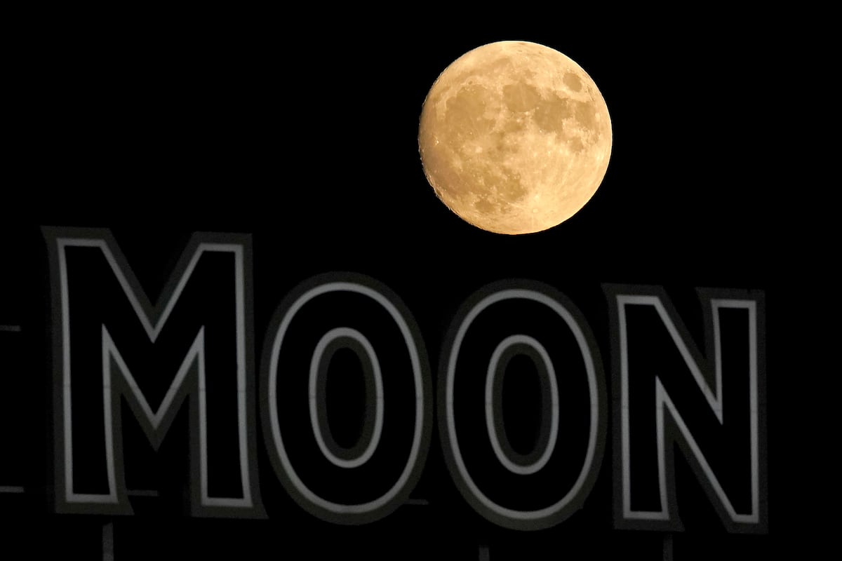 What time is it on the Moon? Europe pushing for lunar time zone ...