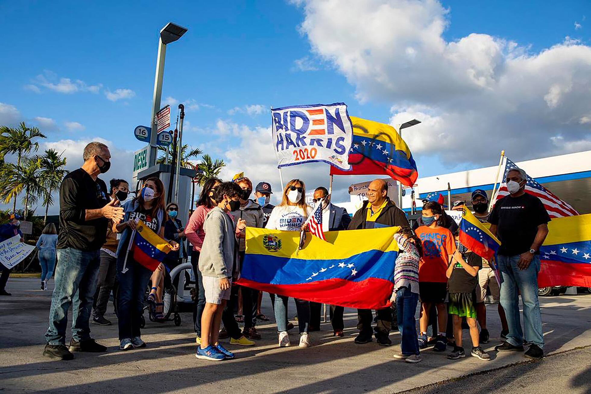 Florida’s exile community is divided over military action in Venezuela ...
