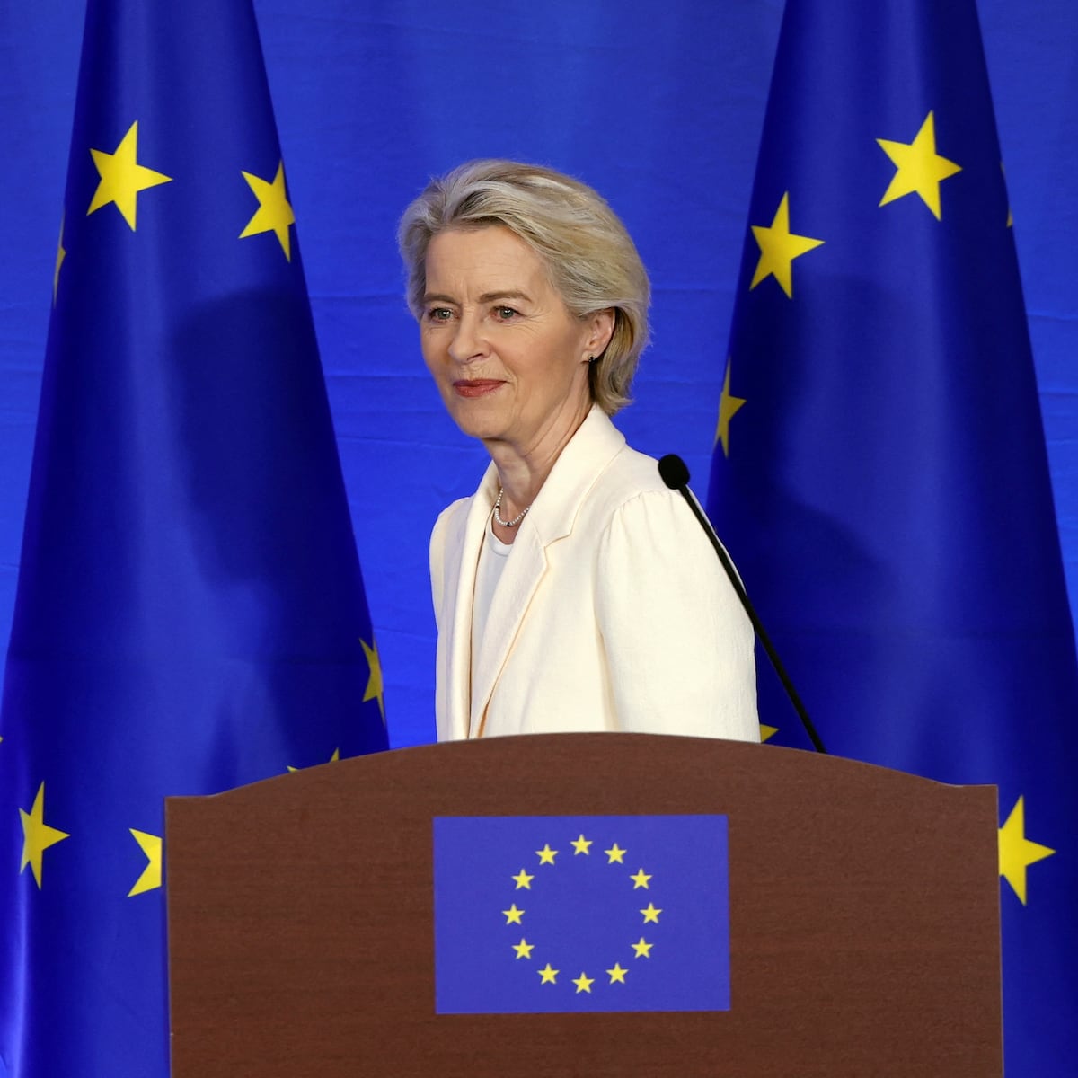 Bruselas se cubre las espaldas y aprueba aranceles por si el acuerdo con EE UU fracasa | El PAÍS ...