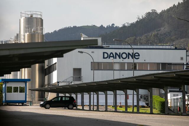 Danone y Nestlé caen en Bolsa tras la retirada de productos de leche ...