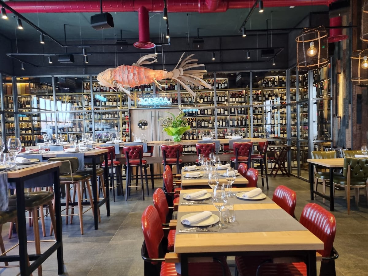 Cardumen, el restaurante escondido en un concesionario de coches en ...