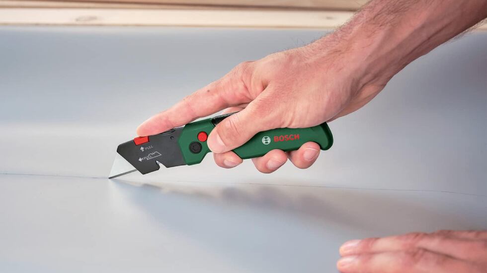 El cúter de Bosch más versátil que falta en tu maletín de herramientas ...