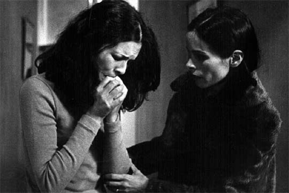 Isabel Mestres y Geraldine Chaplin, en una imagen de Elisa, vida mía ...