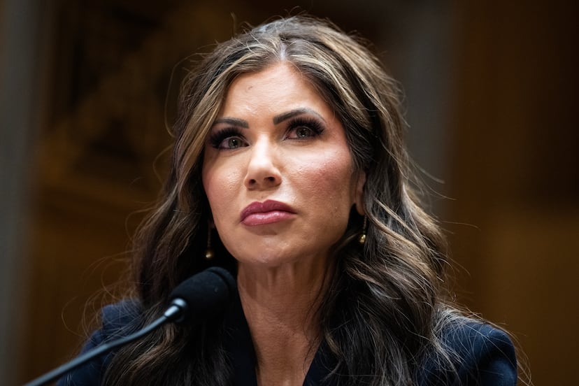 The popularity of the ‘Mar-a-Lago face’ soars in Trump’s inner circle ...