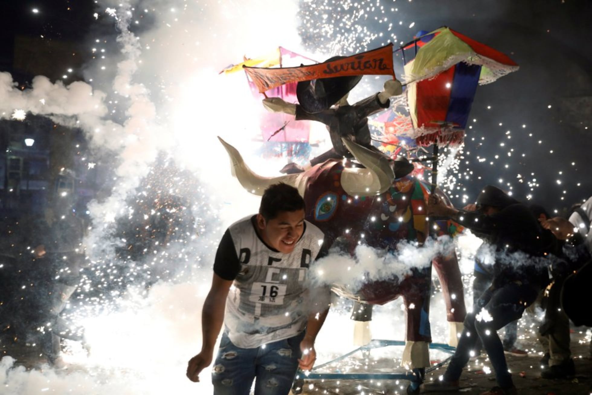 Los 'toritos' de Tultepec salen a las calles para honrar a su patrón ...