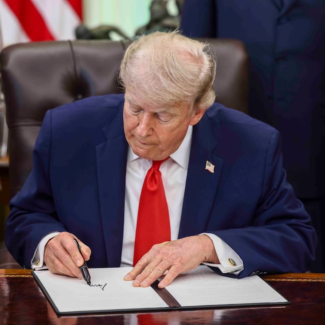 Trump prevé que la tregua con Irán se firme este domingo y que Ormuz ...