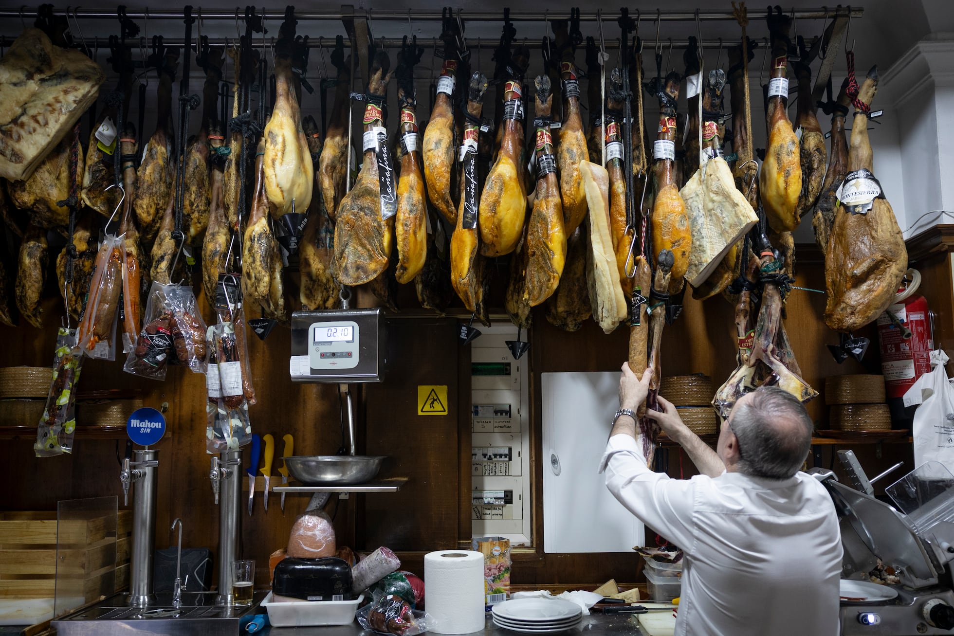 Casa Rafael, la taberna a la que hay que ir a comer pescado a precio razonable en Cádiz ...