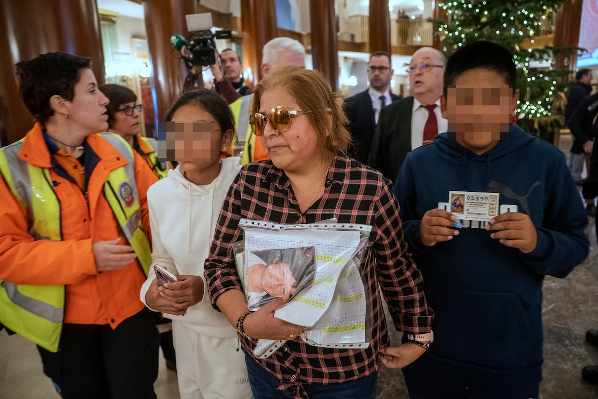 Perla, una parada agraciada con el Gordo de la Navidad, se entera en el ...