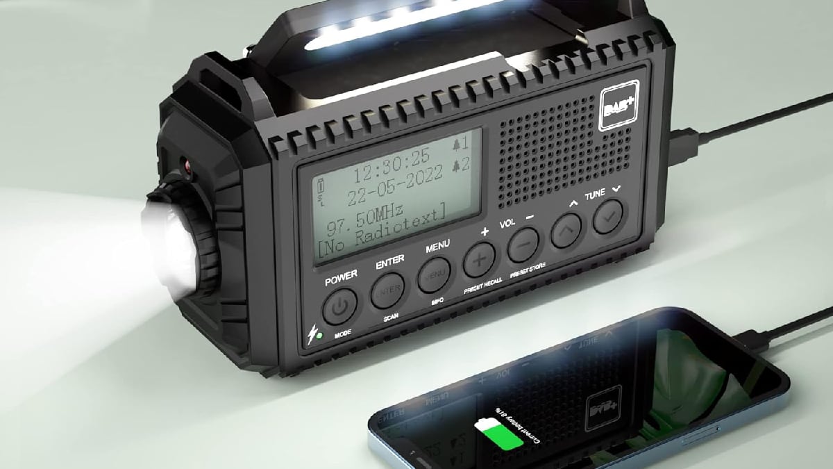 La radio multiusos con panel solar que te mantendrá informado tras un ...