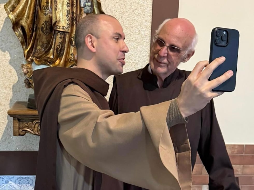 Frei Gilson, the Brazilian priest who attracts online crowds to pray ...