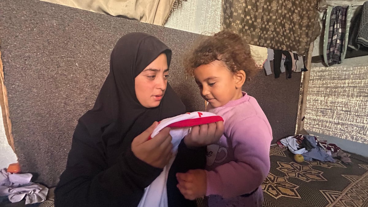 Cuando un bebé muere de frío en Gaza: “Mi hijo estaba en mis brazos ...